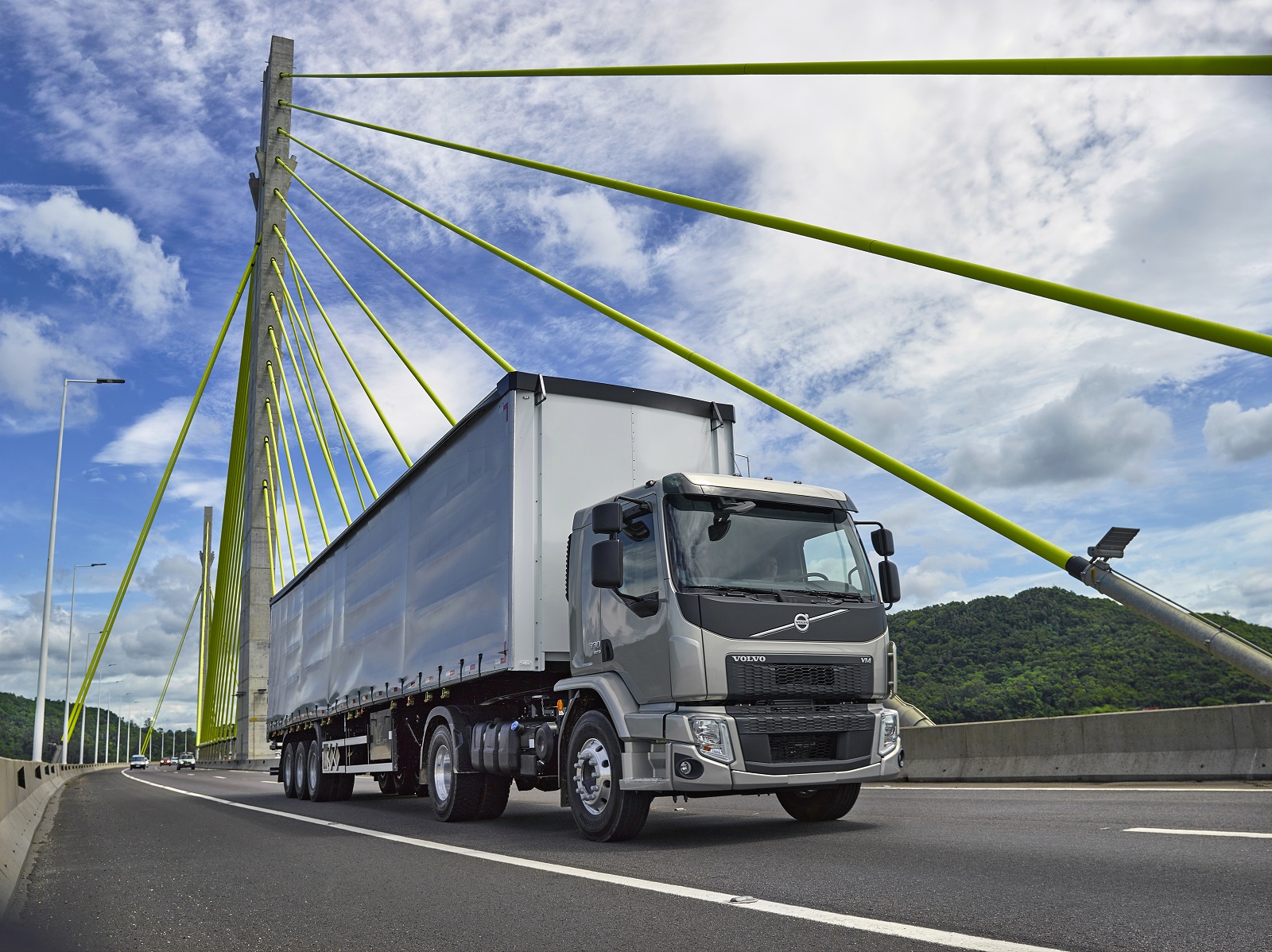 Volvo VM modelo 2020 traz novidades na cabine para mais conforto e ...